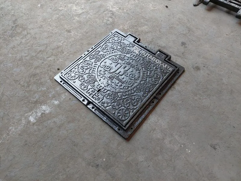 Manhole Cover Besi Tutup Saluran Drainase Jogja - Futago Karya