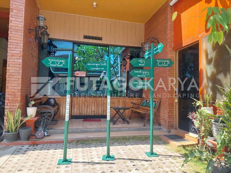 Plang Arah Penunjuk Arah Kuat dan Estetik - Futago Karya