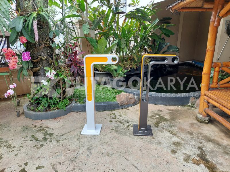 Bollard Besi Cor Berkualitas untuk Tata Ruang Publik - Futago Karya