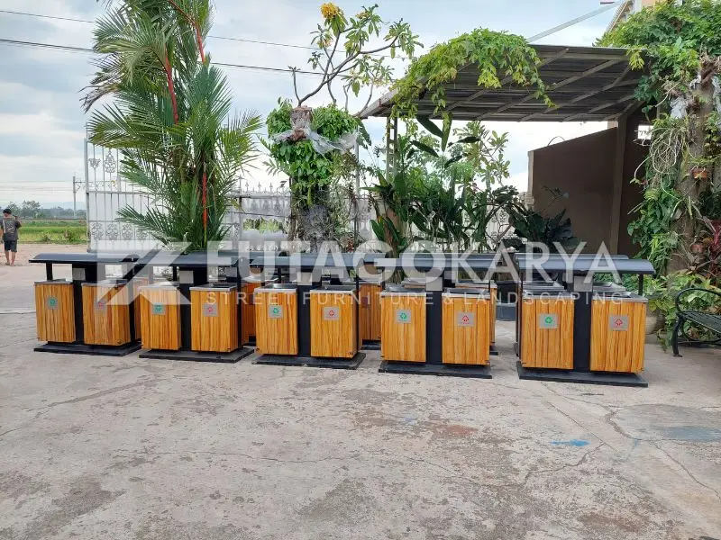 Tempat Sampah Besi Kotak untuk Kebersihan Ruang Publik - Futago Karya